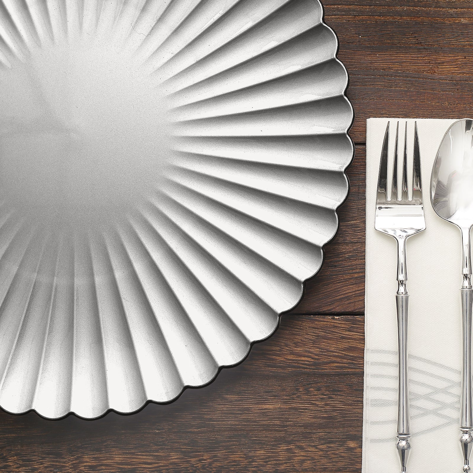 Scalloped Shell Plastic Charger Plates, Round Disposable Serving Plate ...