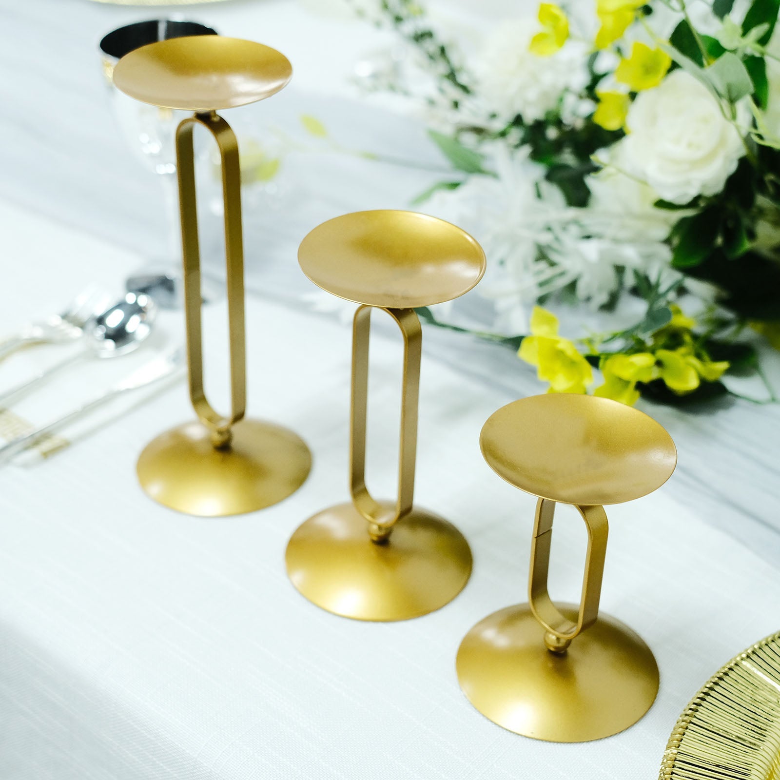 Gold Metal Oval Frame Pillar Candle Holder Stands, Table Centerpieces ...