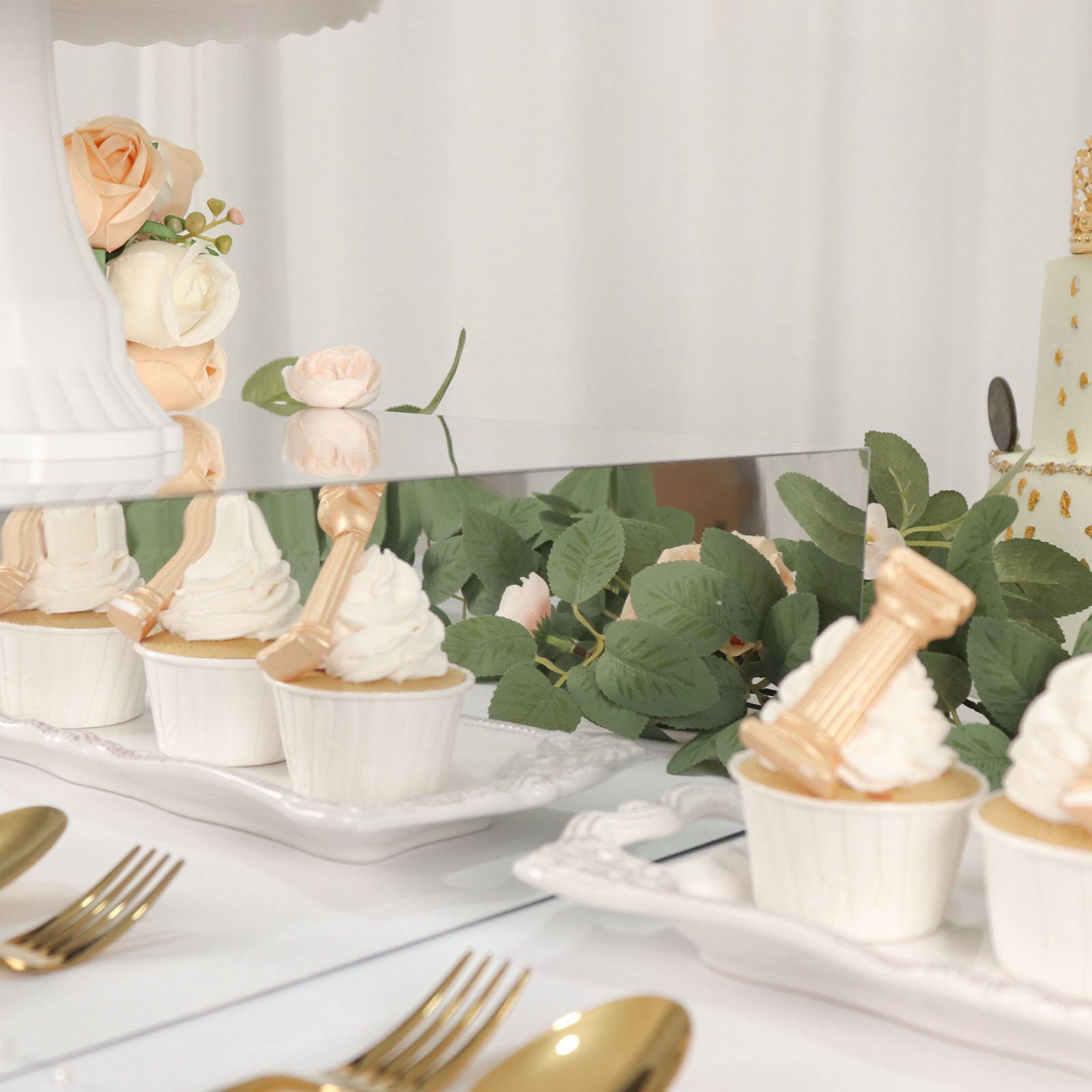 Acrylic Cake Box Stand With Hollow Bottom | eHomemart